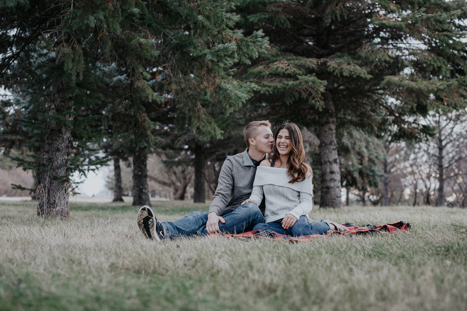5 tips to nail your engagement session photos | Abigail Maki